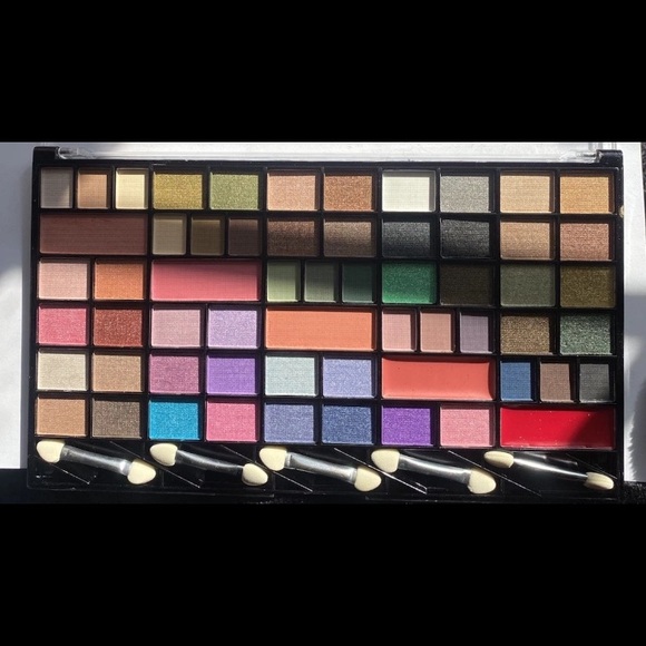Giordano | Makeup | New Giordano Colors 65 Pc Makeup Palette Cosmetic ...